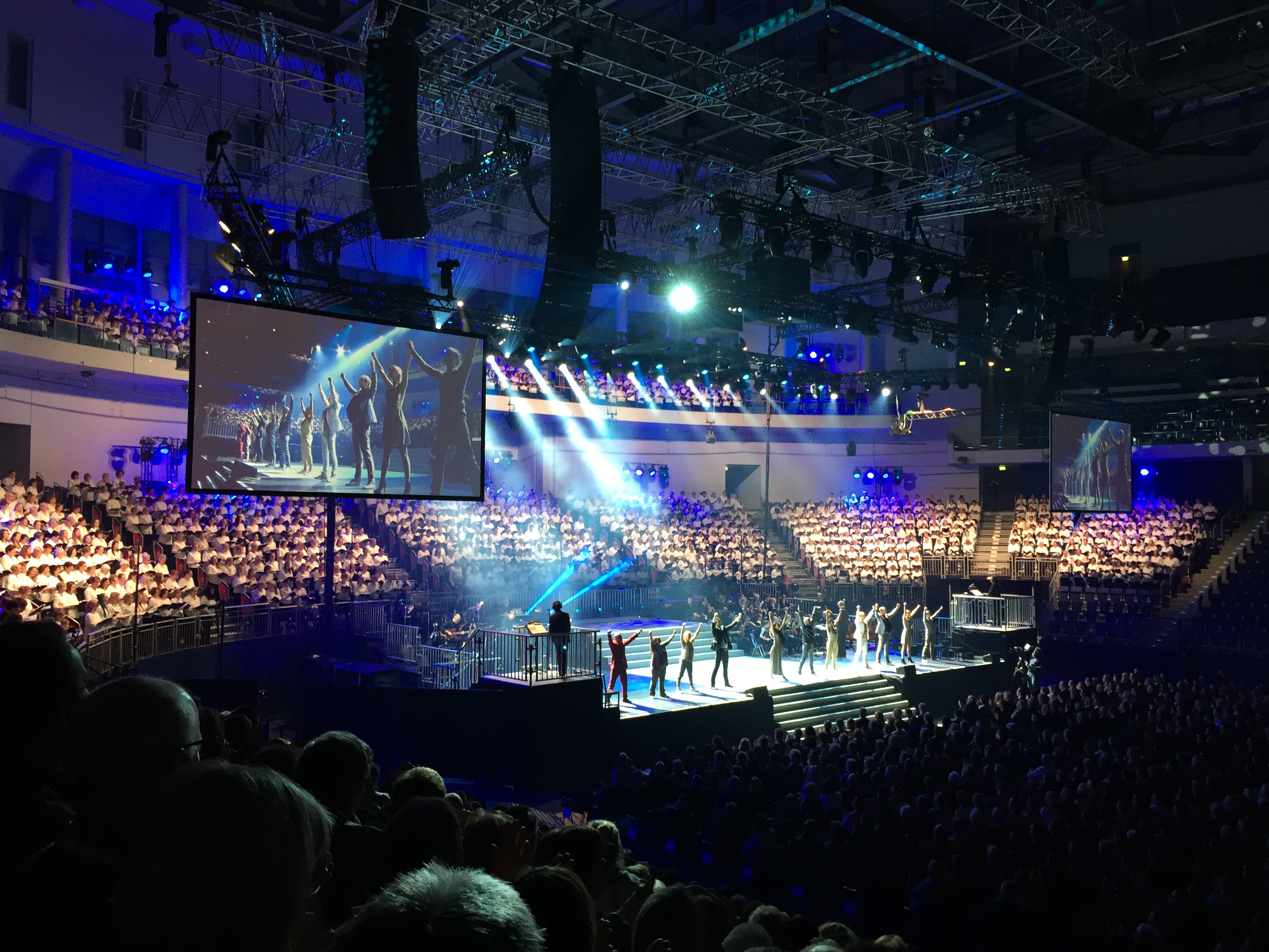 Luther Musical beeindruckte in der TUI-Arena Hannover - FörderBand ...